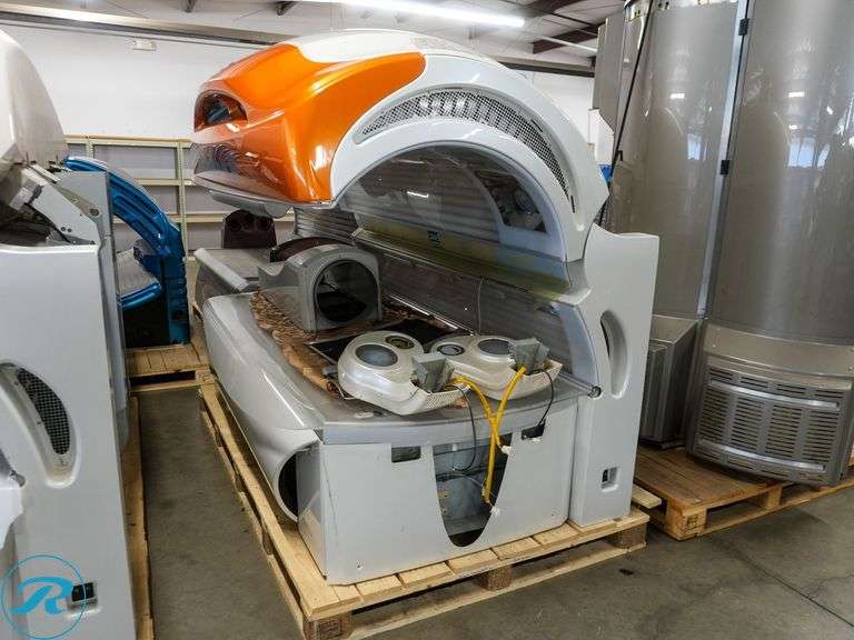 UWE iBed 40 Lamp 10-Facial Tanning Bed, 12 Mins. 220V 3 60Hz, fuse ...