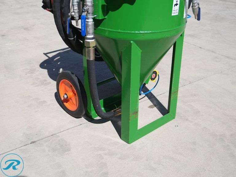 New Mobile Abrasive Blaster With Hoses - Roller Auctions