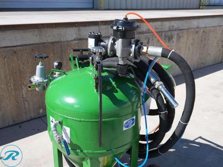 New Mobile Abrasive Blaster With Hoses - Roller Auctions