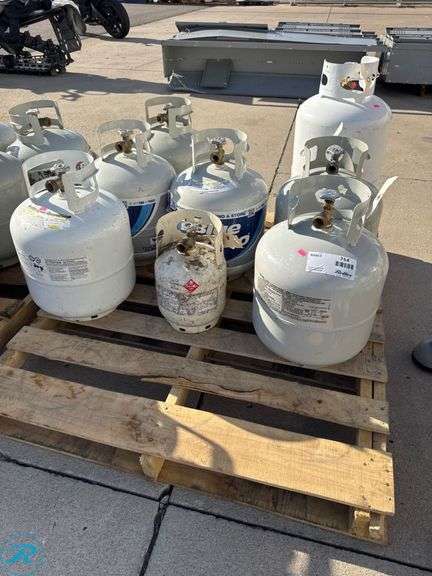 Pallet of Propane Tanks - Roller Auctions