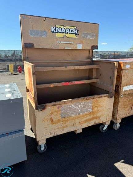 Knaack Rolling Storage Chest with Shelving - Roller Auctions