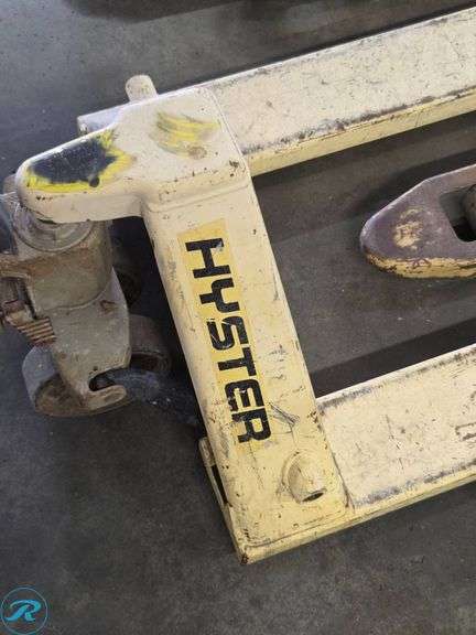 Hyster Model 114448 Yellow Manual Pallet Jack, 2500kg Capacity - Roller ...