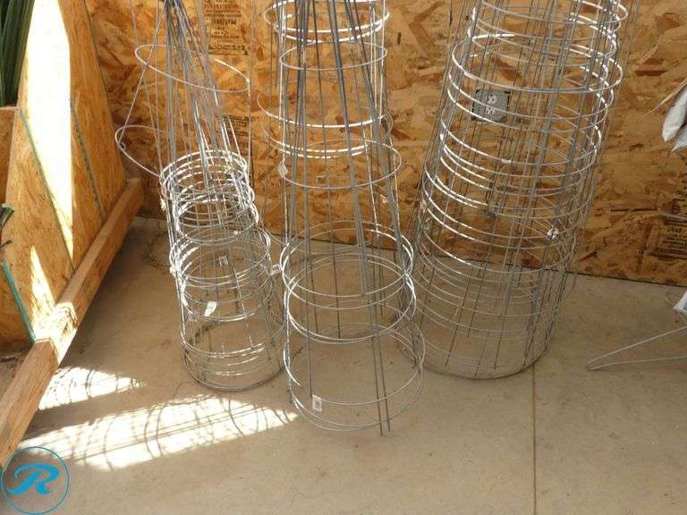 Metal Wire Tomato Cages - Roller Auctions