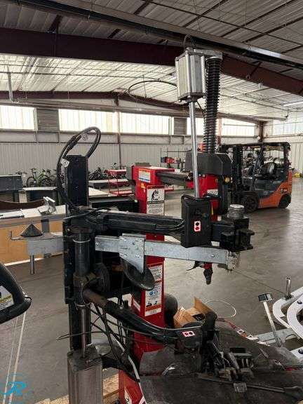 Hunter Engineering Company TCX575 Tire Changer, 220V - Roller Auctions
