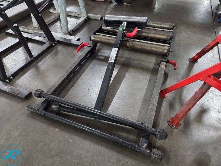 (2) Roller Feed Stands - Roller Auctions