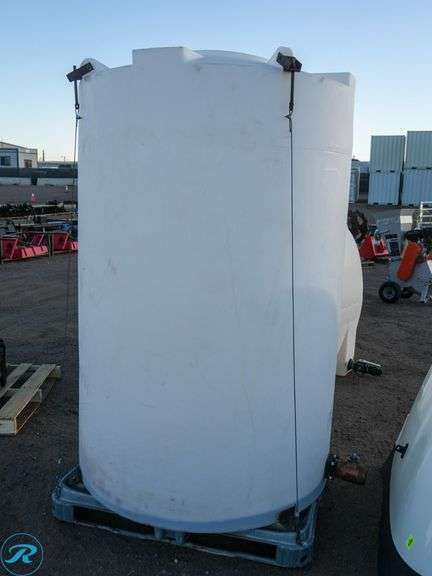 500 Gallon Fiberglass Water Holding Tank - Roller Auctions