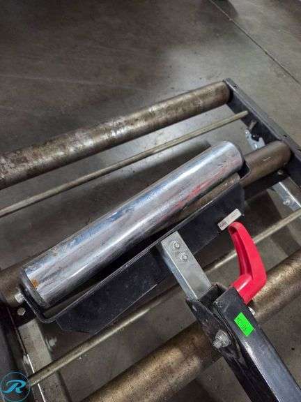 (2) Roller Feed Stands - Roller Auctions