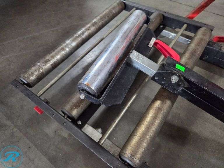 (2) Roller Feed Stands - Roller Auctions