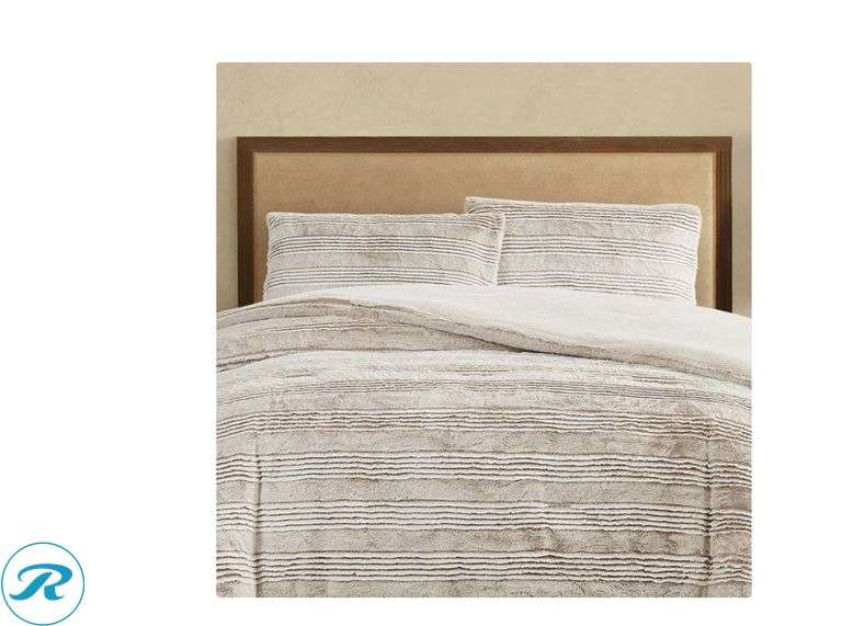 FRYE: Faux Fur Carved 3-piece Comforter Set, Beige- Like New - Roller ...