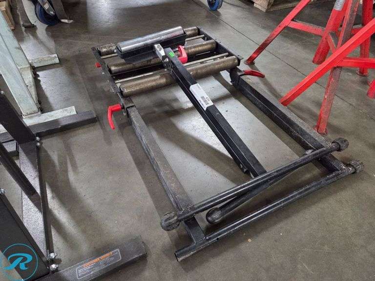 (2) Roller Feed Stands - Roller Auctions