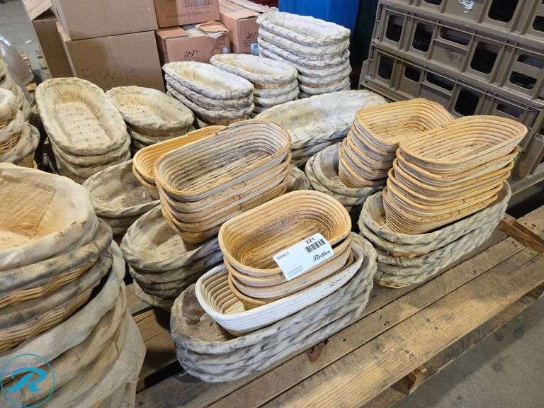 Oval Wicker Bread Proofing Baskets with Liners - Roller Auctions