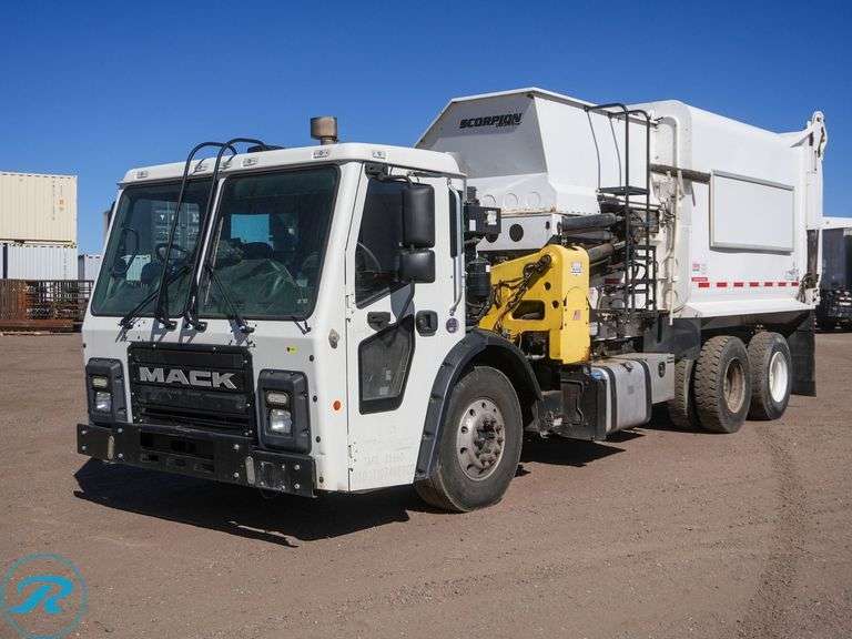 2017 Mack LR613 T/A Trash Truck - Roller Auctions