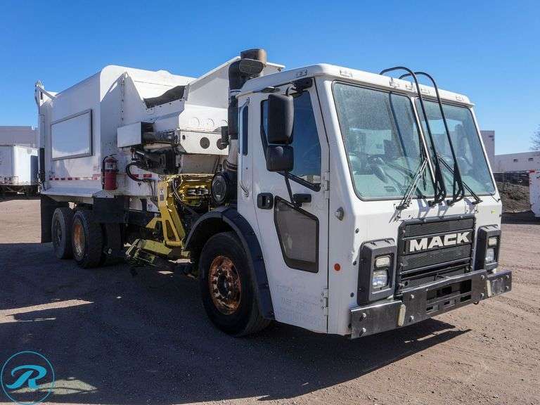 2017 Mack LR613 T/A Trash Truck - Roller Auctions