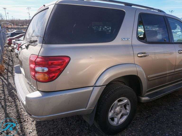 2002 Toyota Sequoia SR5 4WD - Roller Auctions