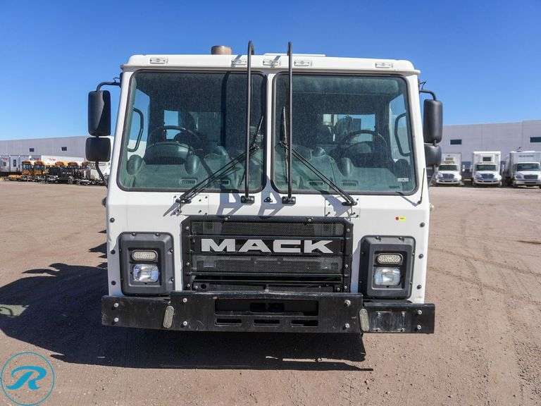 2017 Mack LR613 T/A Trash Truck - Roller Auctions