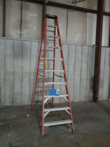 WERNER 10' FIBERGLASS STEP LADDER, MDL NXT1A10 - Rosen Systems