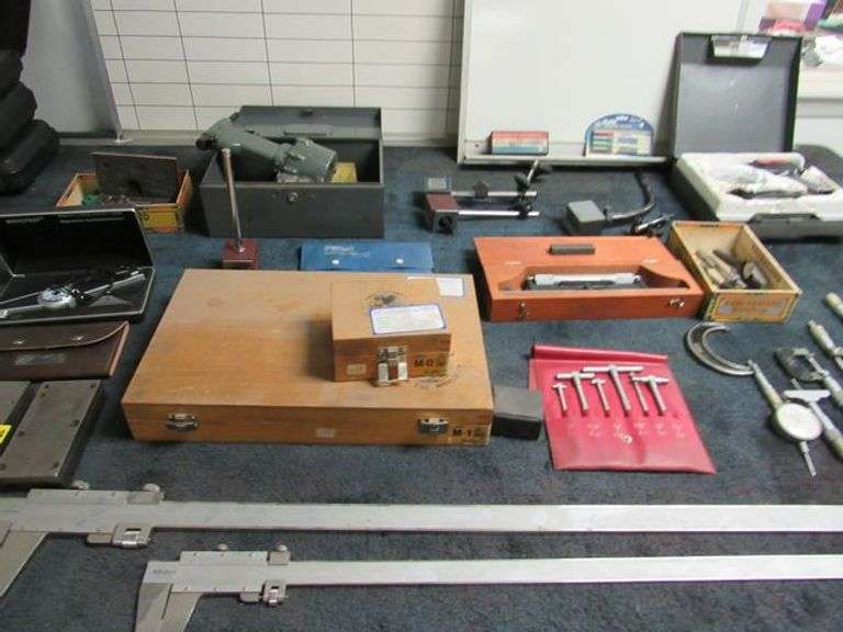 CONTENTS ON TABLE INCLUDING MITUTOYO MICROMETER MICROTEXT, PIN GAUGES ...