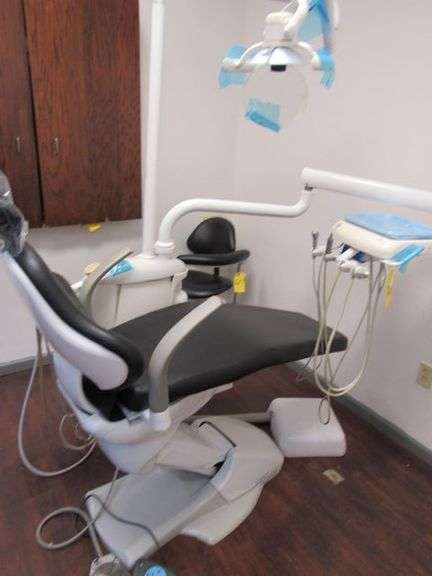 DENTAL CHAIR, TPC, NO PLATE INFO, FOOT CONTROLS, DELIVERY UNIT, FORZA ...
