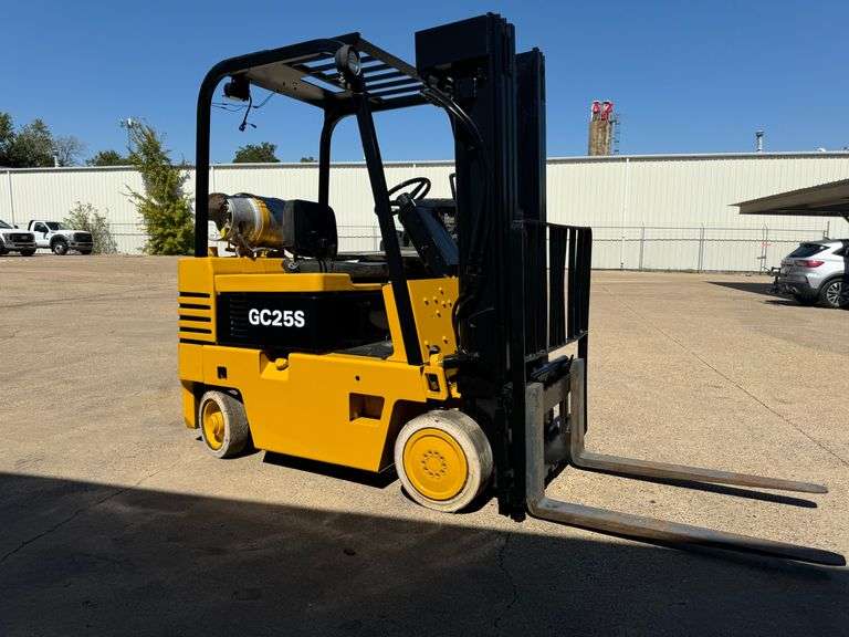 FORKLIFT, DAEWOO GC25S 5,000-LB CAPACITY, S/N 04-00143, 83/188 TRIPLE ...
