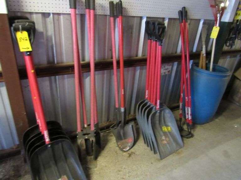 LOT, (21) ASSORTED YARD TOOLS INCLUDING SHOVELS, SCOOP SHOVELS, POST HOLE DIGGERS, HOES AND ...