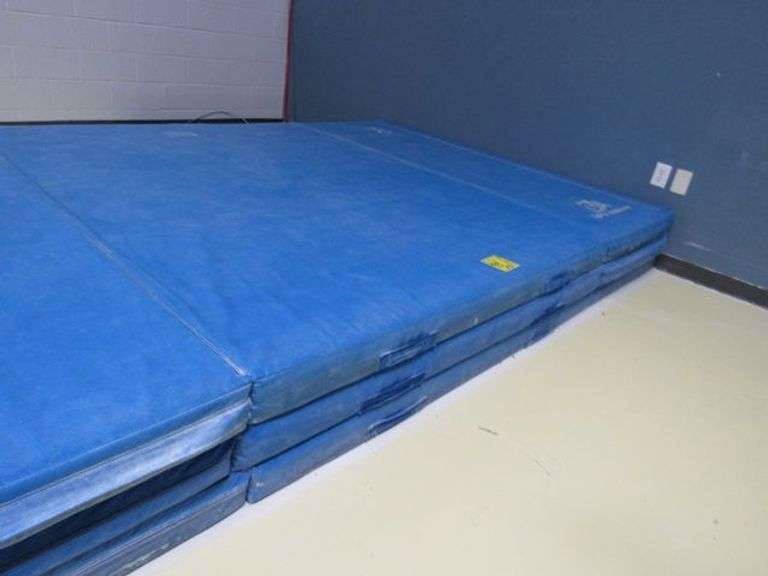 SPIETH ANDERSON FALL MAT, TRI-FOLDING - APPROX. 144" X 90" X 4" *USED ...