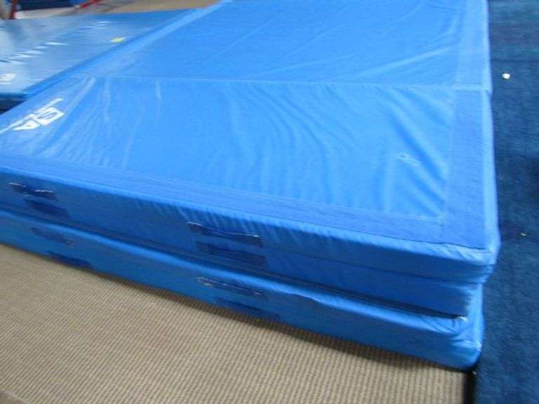 SPIETH ANDERSON FALL MAT, TRI-FOLDING - APPROX. 144" X 90" X 4" *USED ...