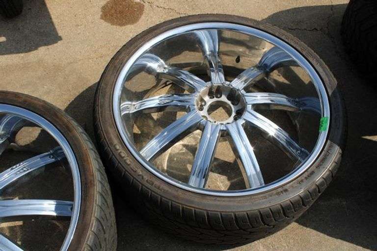 SET OF CHROME CENTERLINE 26" WHEELS WITH TIRES 305/30R26 - NO CENTER ...