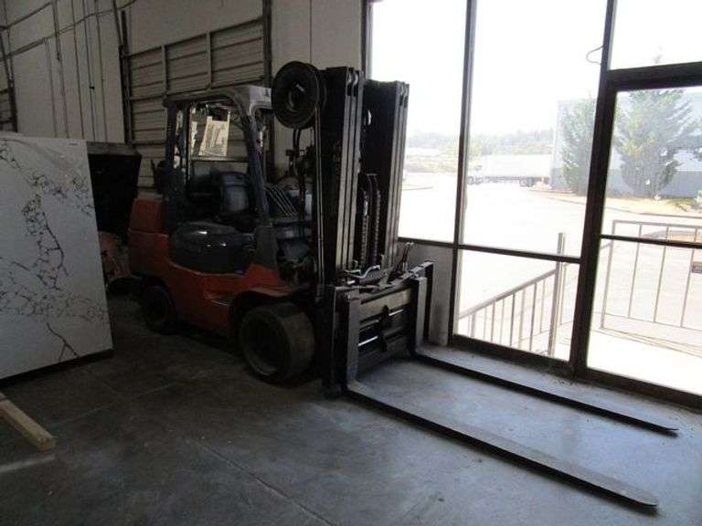 TOYOTA FORKLIFT MDL. 7FGCU45, S/N 71219, 9,000 LB CAPACITY, LP GAS ...