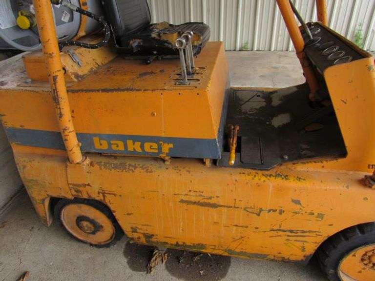 FORKLIFT, BAKER MDL. FMD-040, S/N M-1893-776, LP GAS, 0639 HOURS, TILT ...