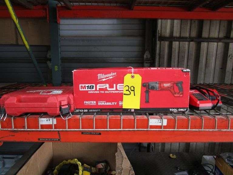 LOT, (1) NEW MILWAUKEE 2713-20 M18 1" SDS PLUS ROTARY HAMMER DRILL *NO BATTERY* WITH CHARGER ...