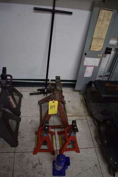 (3) ASSORTED JACK STANDS AND (1) SMALL BLUE BOTTLE JACK - Rosen Systems