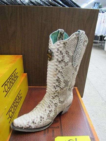 LADIE'S BOOTS CORRAL SIZE 10 NATURAL PYTHON - Rosen Systems