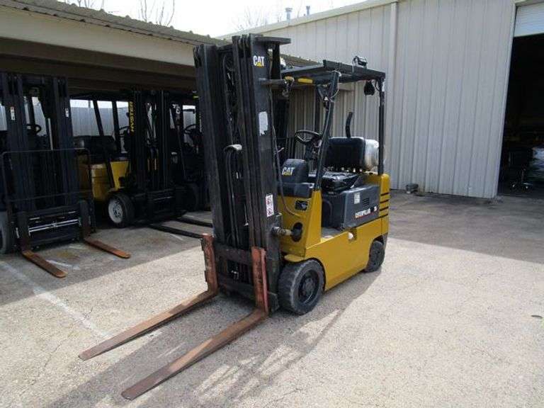 CATERPILLAR FORKLIFT MDL GC15, S/N 2EM05822 2700-LB CAPACITY HOURS READ ...