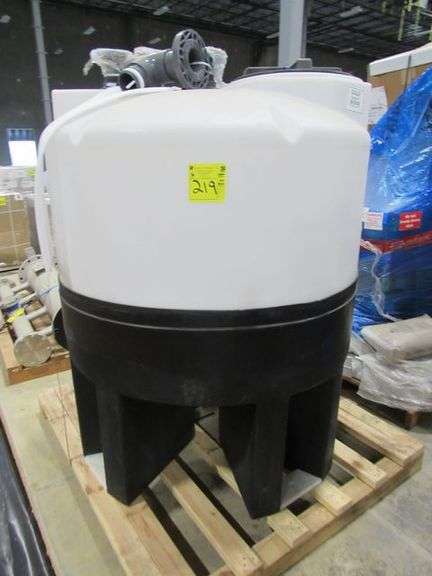 300-GALLON POLY TANK CIB WITH STAND AND WITH OUT FTG - Rosen Systems