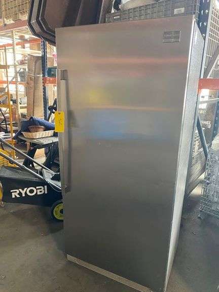 Fridgidaire Professional Refrigerator Model: FPRH19D7LF, S/N 55 *Tested ...