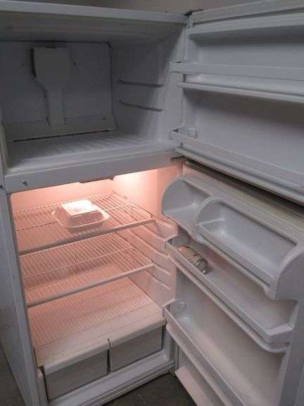 ROPER 2-DOOR REFRIGERATOR/FREEZER MDL. RT14BKXSQ00 - Rosen Systems