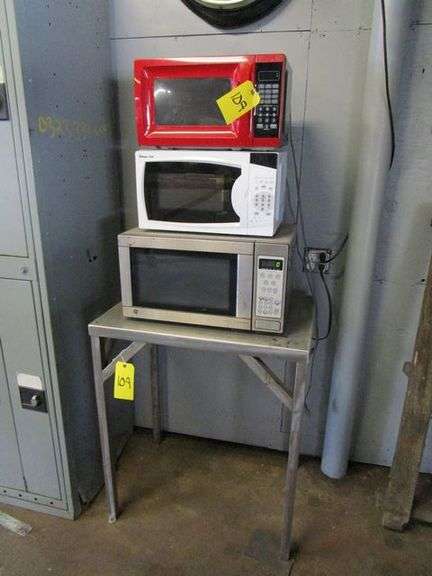 LOT, (1) STAINLESS STEEL TABLE, 20" X 28", W/(3) ASSORTED MICROWAVES ...