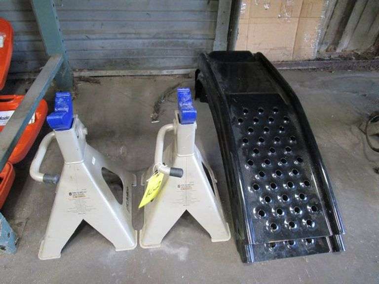 LOT, (2) BLACK CAR RAMPS AND (2) AC DELCO 6-TON JACK STANDS - Rosen Systems