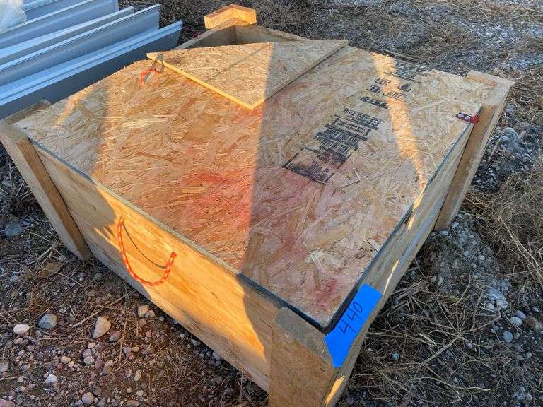 Custom made calf hot box - Rivers West Auction