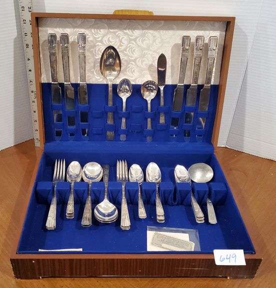 W.M. Roger's International Silver Co. Silverware Set with Case - BHHS ...