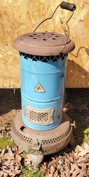 Vintage Perfection Smokeless Oil Heater (Located Shed) - Auction Group