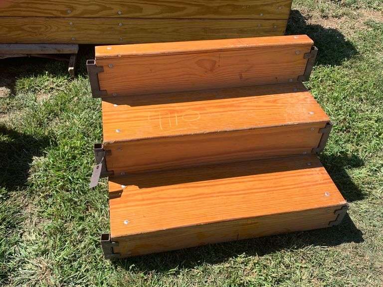 Set of stage steps - Schmid Auction