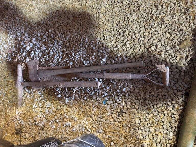 Spade shove, pick axe and large axe. - Schmid Auction