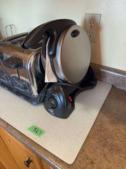 Cutting board, double toaster, flip side waffle maker - Schmid Auction