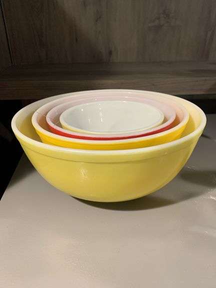 Pyrex bowls - Schmid Auction
