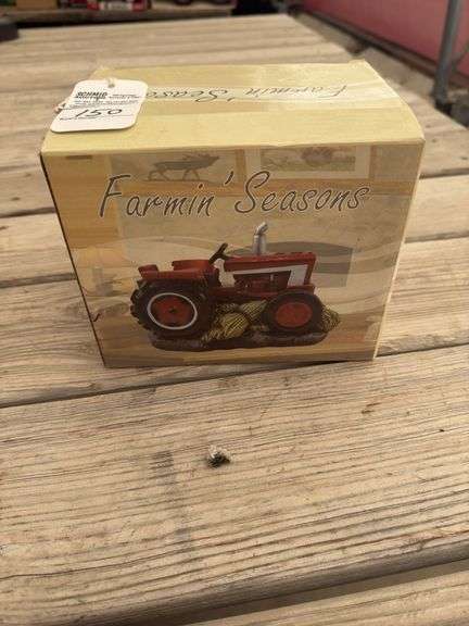 Farming Seasons IH Tractor Decoration - Schmid Auction
