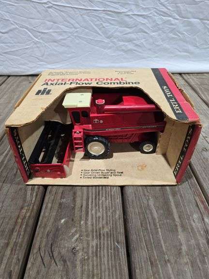 ERTL International axial-flow combine with header, 1/32 scale authentic ...