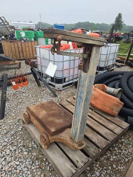 Antique scale - Schmid Auction