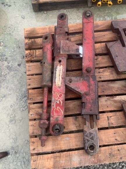 Pair IH tractor 56-66 Series 3pt arms - Schmid Auction