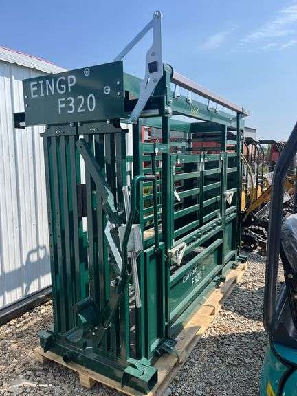 New F320 10'Cattle Work Chute, Side Exit w/Release Lever, Upper/Lower ...